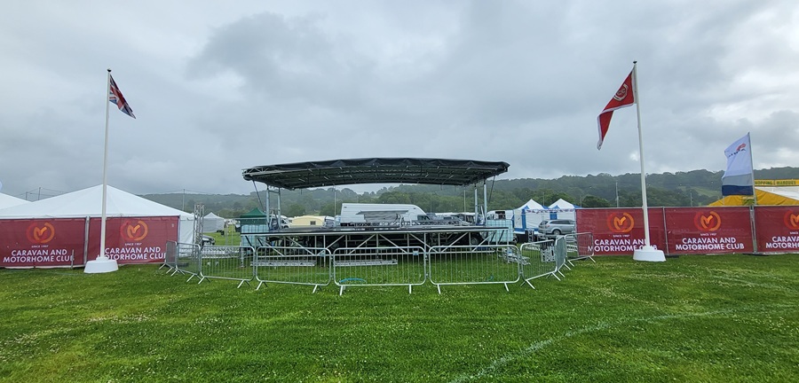 Hire Large Event Flagpoles for Festivals & Corporate Branding